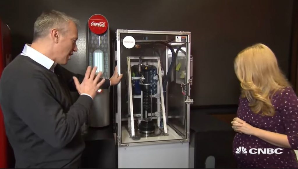 Arctic Coke Machine muuttaa Coca-Cola-pullon sisällön jäähilejuomaksi ...